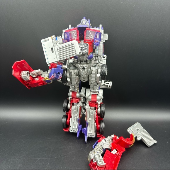 Toys | Exquisite Transformers Optimus Prime With Arm Disconnected ...